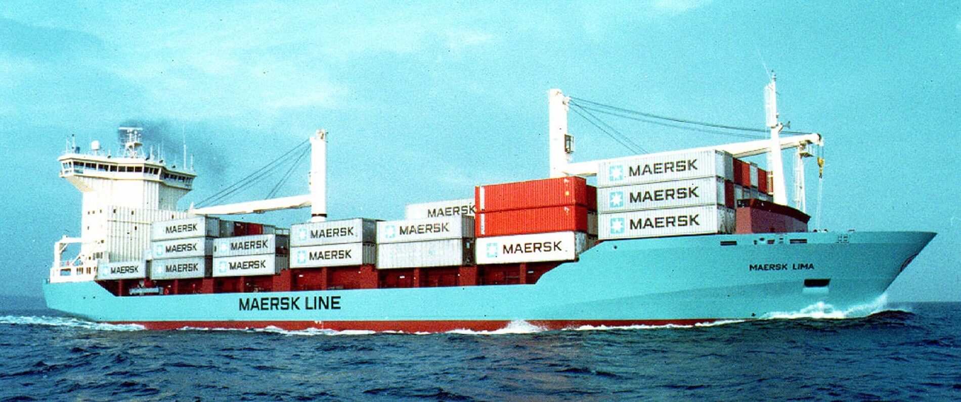 Complete Design of 703 TEU container vessel