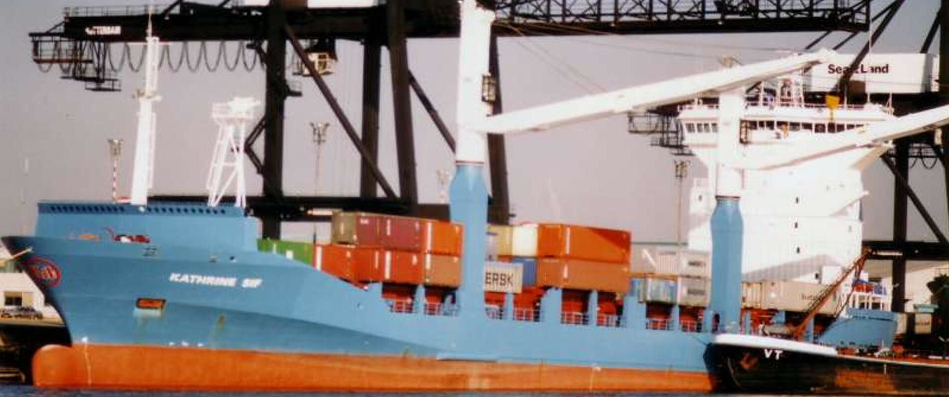 Concept Design of Novel 2000 TEU Container Feeder Vessel